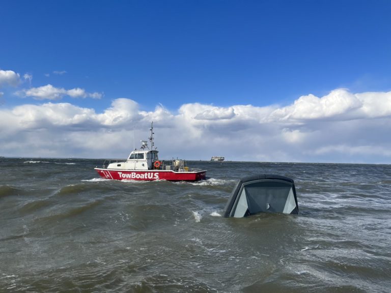 Four Rescued as Fire Boat Sinks off Gibson Island | Chesapeake Bay Magazine