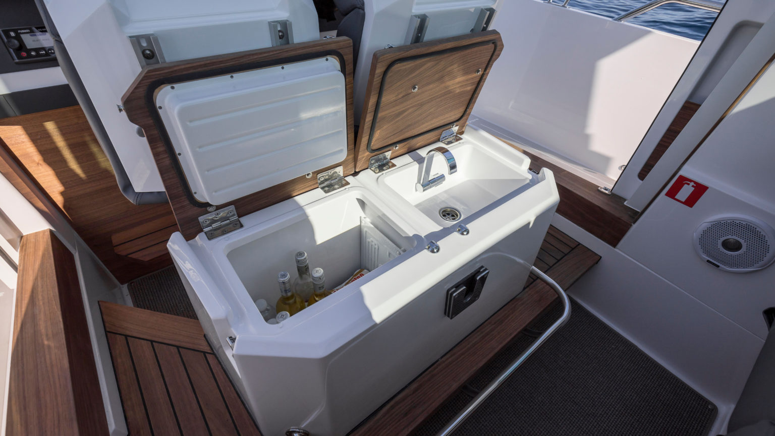Axopar 28 Cabin | Chesapeake Bay Magazine