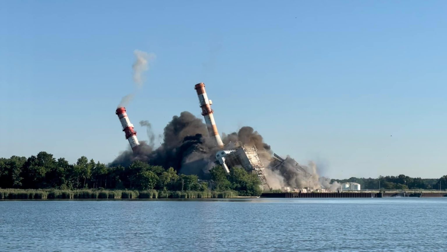 VIDEO: Developer Implodes Power Plant's Landmark Smokestacks ...