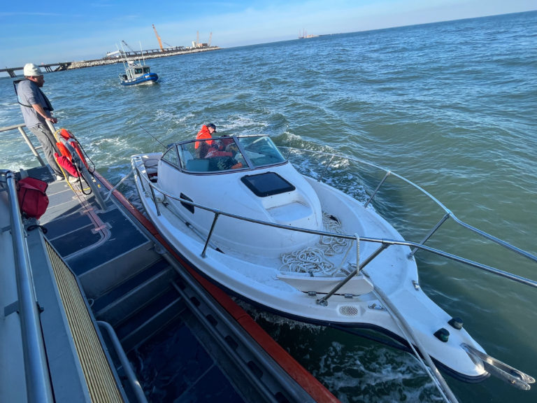 4 Boaters, Including Child, Rescued from Sinking Boat Near Bridge ...