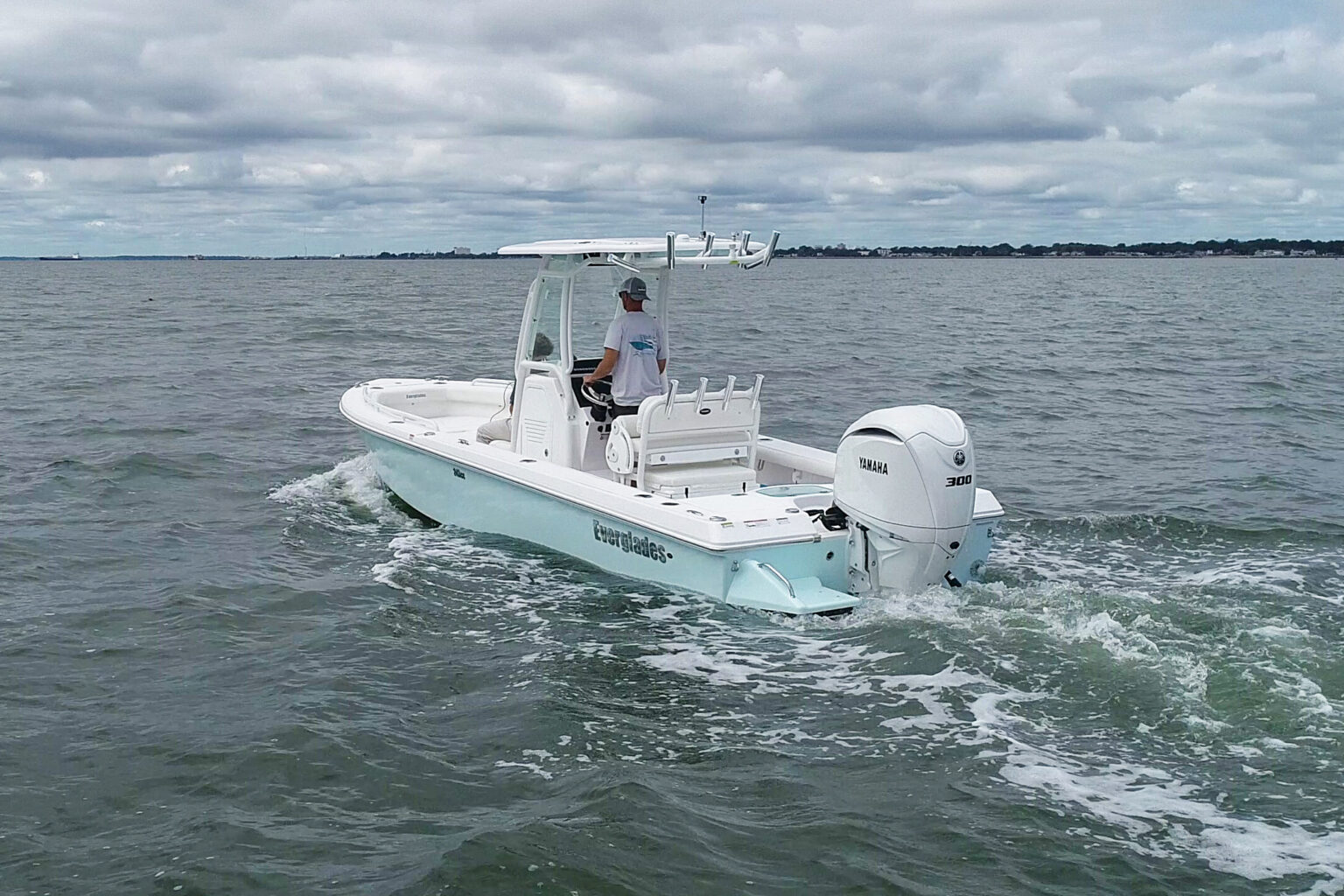 Refreshed but Still a Classic: Everglades 243cc | Chesapeake Bay Magazine