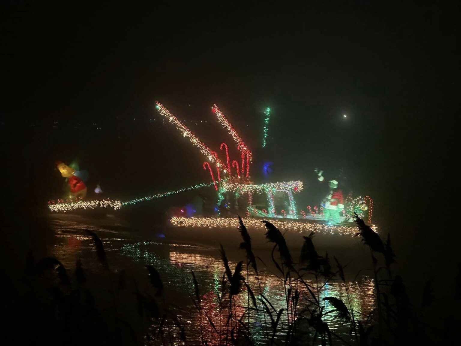 Calling Rudolph: Foggy Night Doesn't Stop Lighted Boat Parades ...