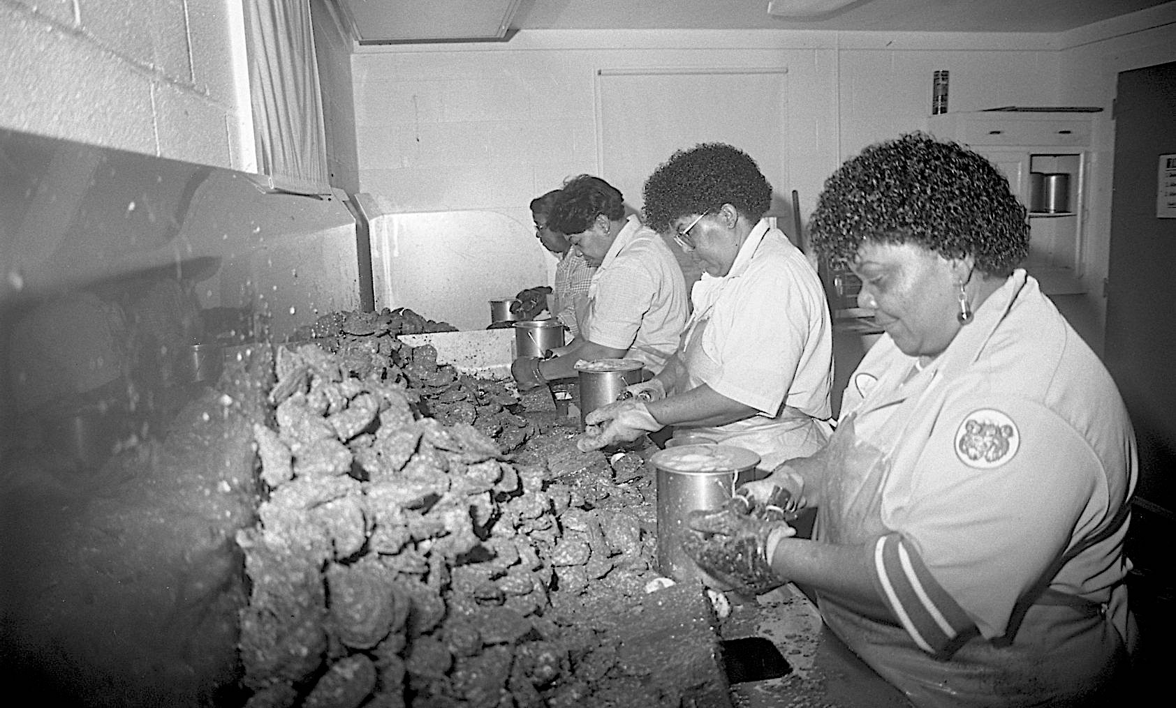 Urbanna Oyster Festival to Honor Pioneering Shucking Champion Sarah ...